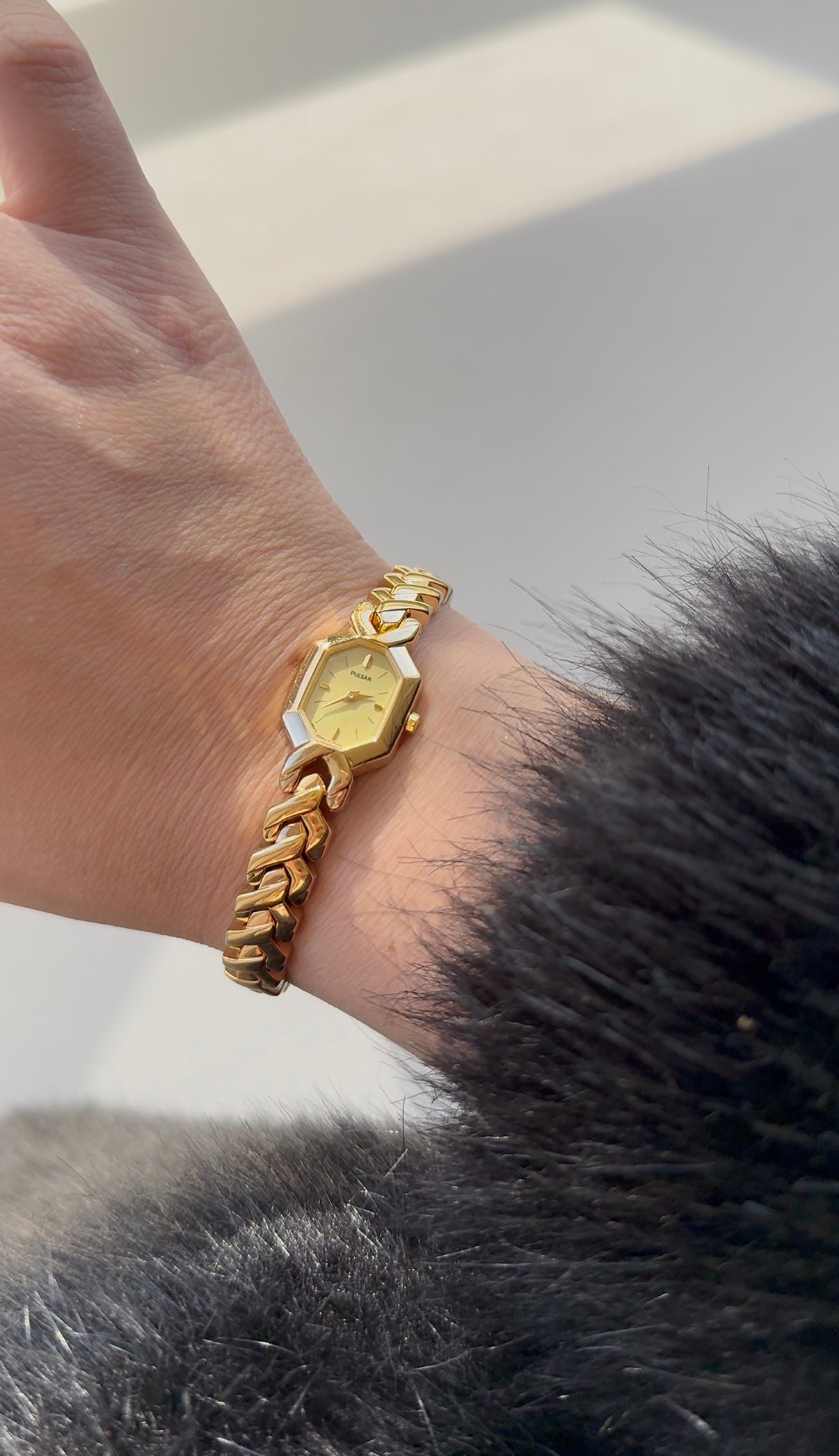 1988 (NOS) Pulsar by SEIKO Gold Tone Bracelet Watch – River Moons Vintage
